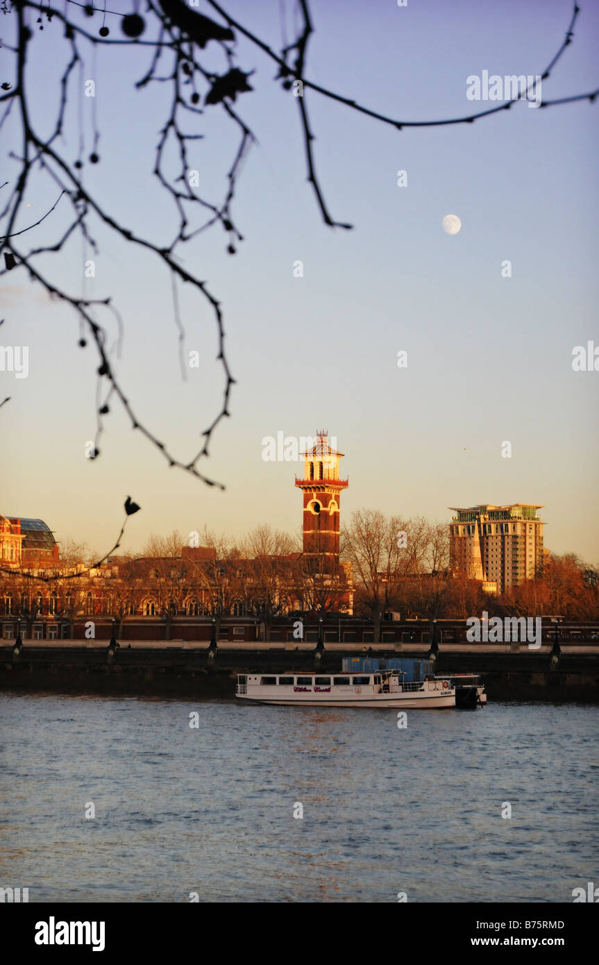 Full moon city of london hi-res stock photography and images - Alamy