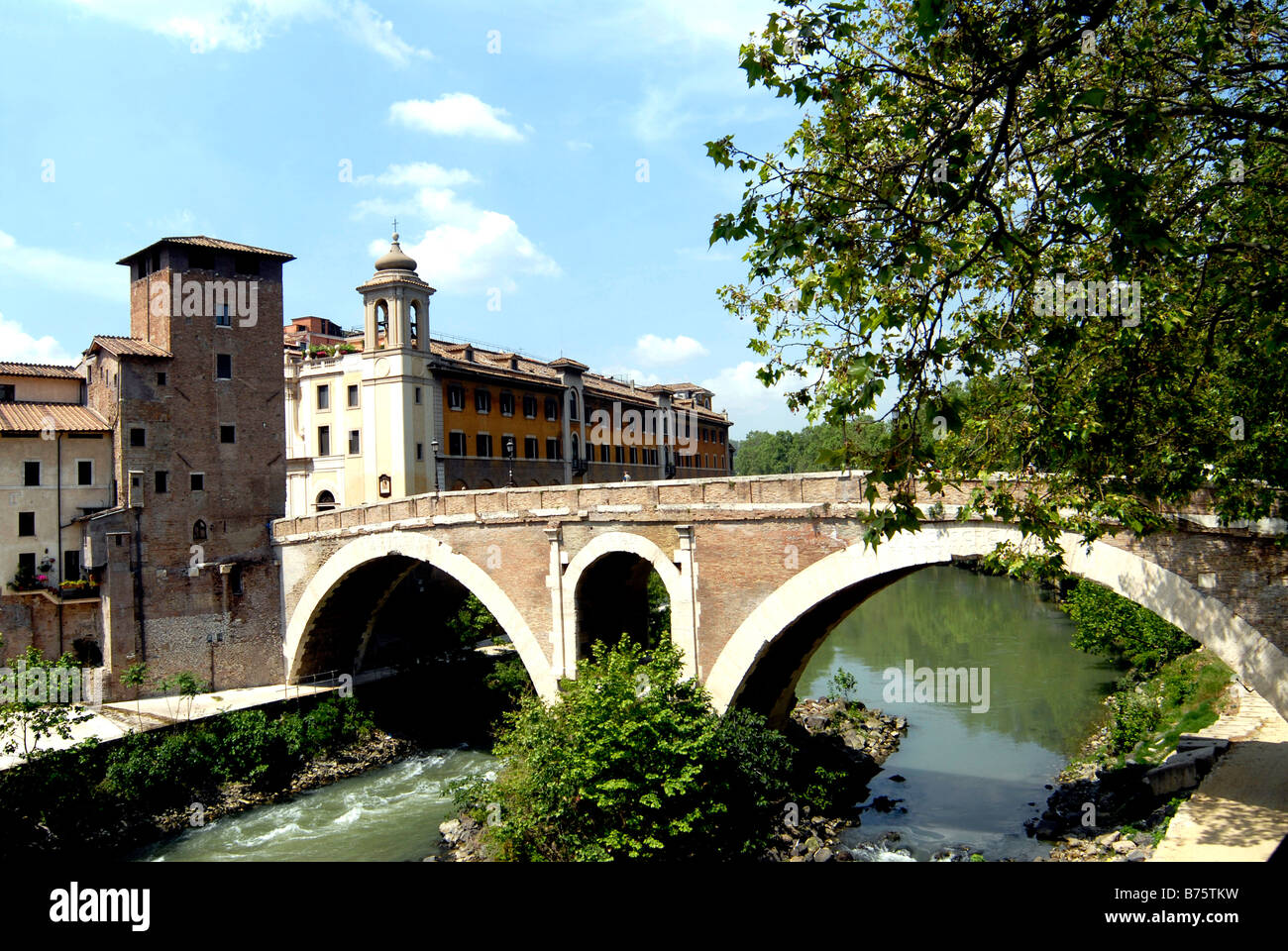Ponte Fabricio, Isola Tiberina, Roma, Italy Stock Photo - Alamy