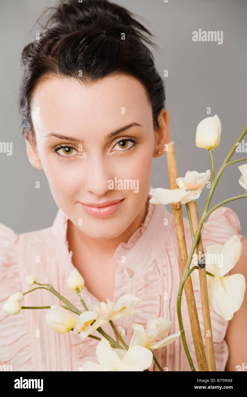 Woman behind flowers hi-res stock photography and images - Alamy