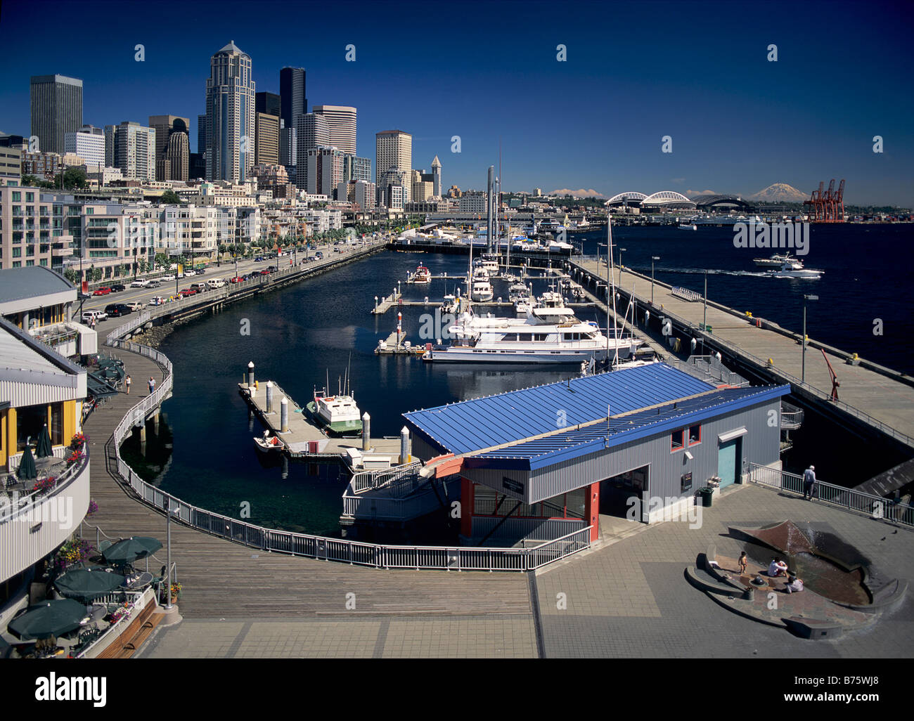 USA, Washington, Seattle. Wide waterfront view over Bell Harbor Marina ...