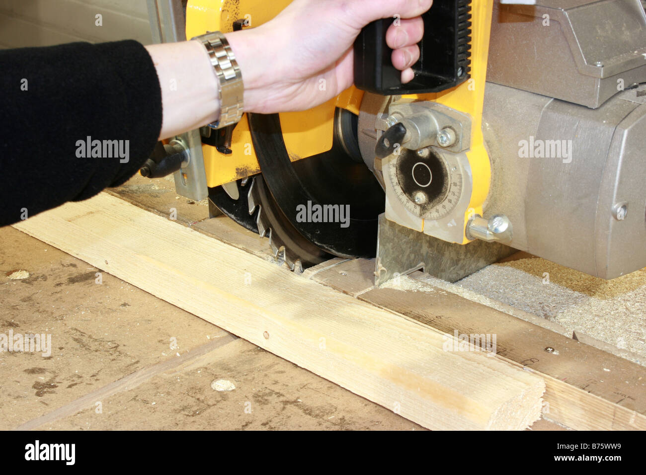 Man operating a large table saw Stock Photo - Alamy