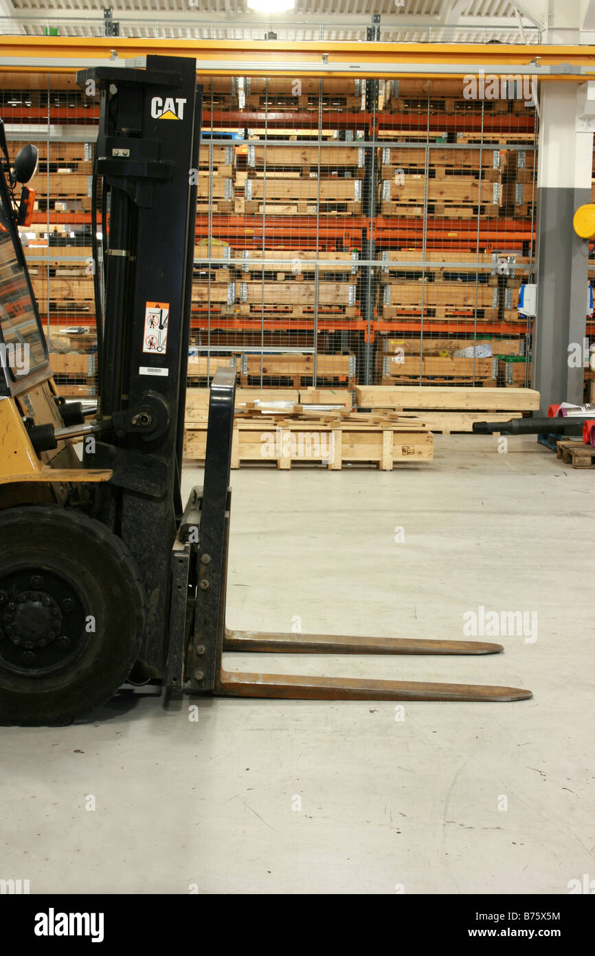 Forklift truck parked in warehouse Stock Photo - Alamy