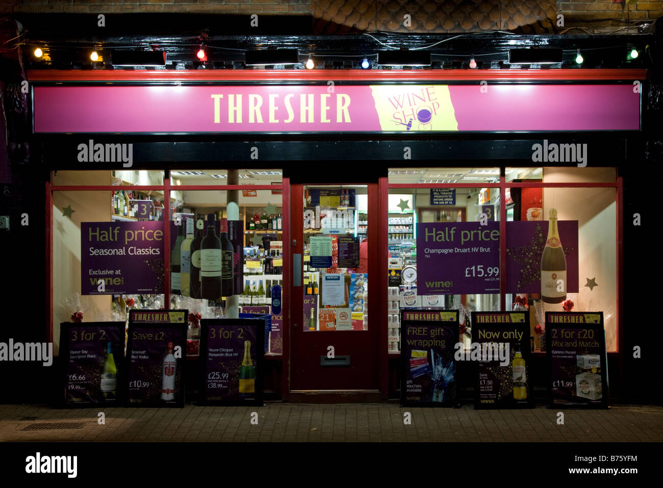Wine shop logo hi-res stock photography and images - Alamy