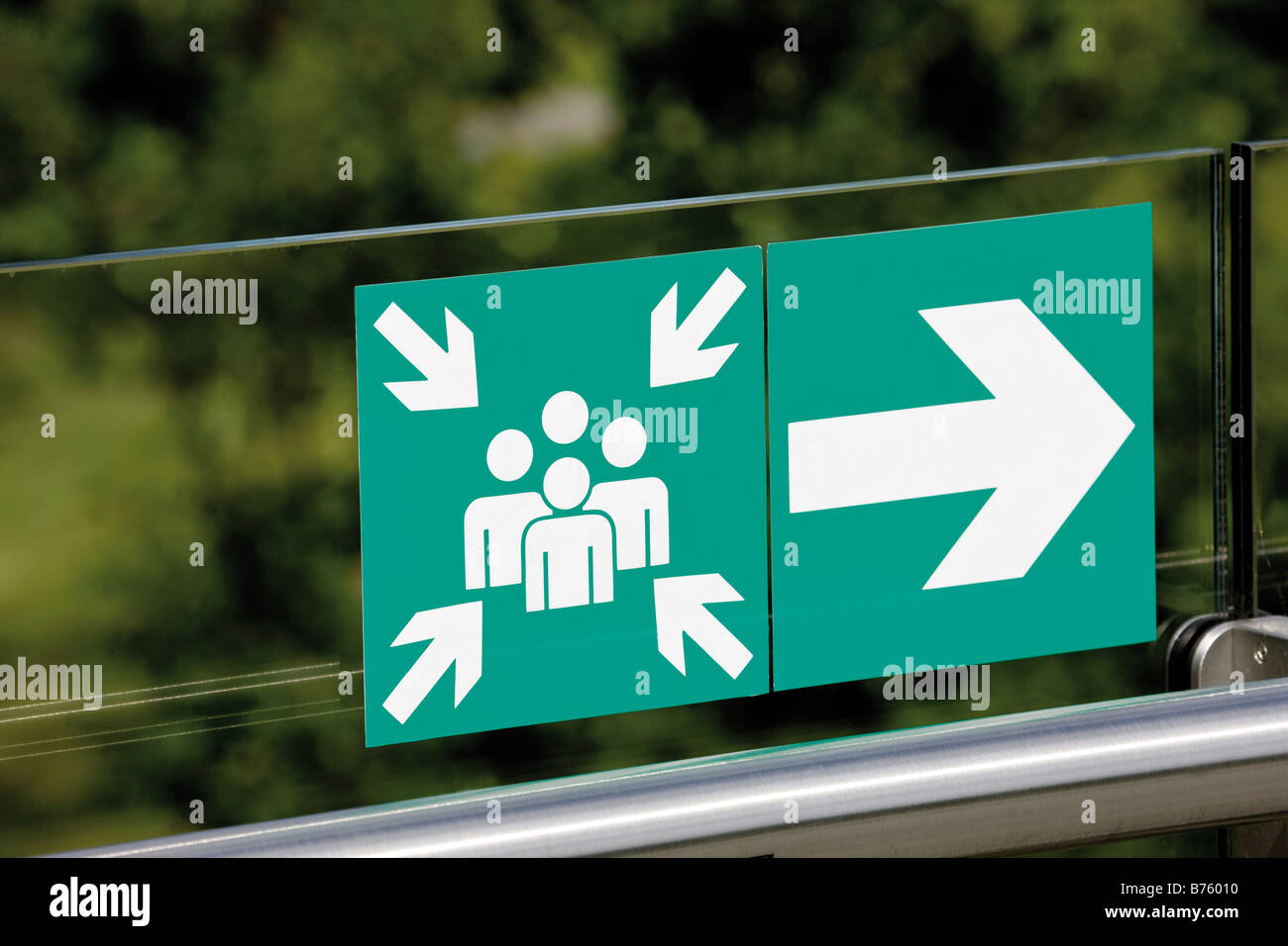 Sign pictogram meeting point hi-res stock photography and images - Alamy