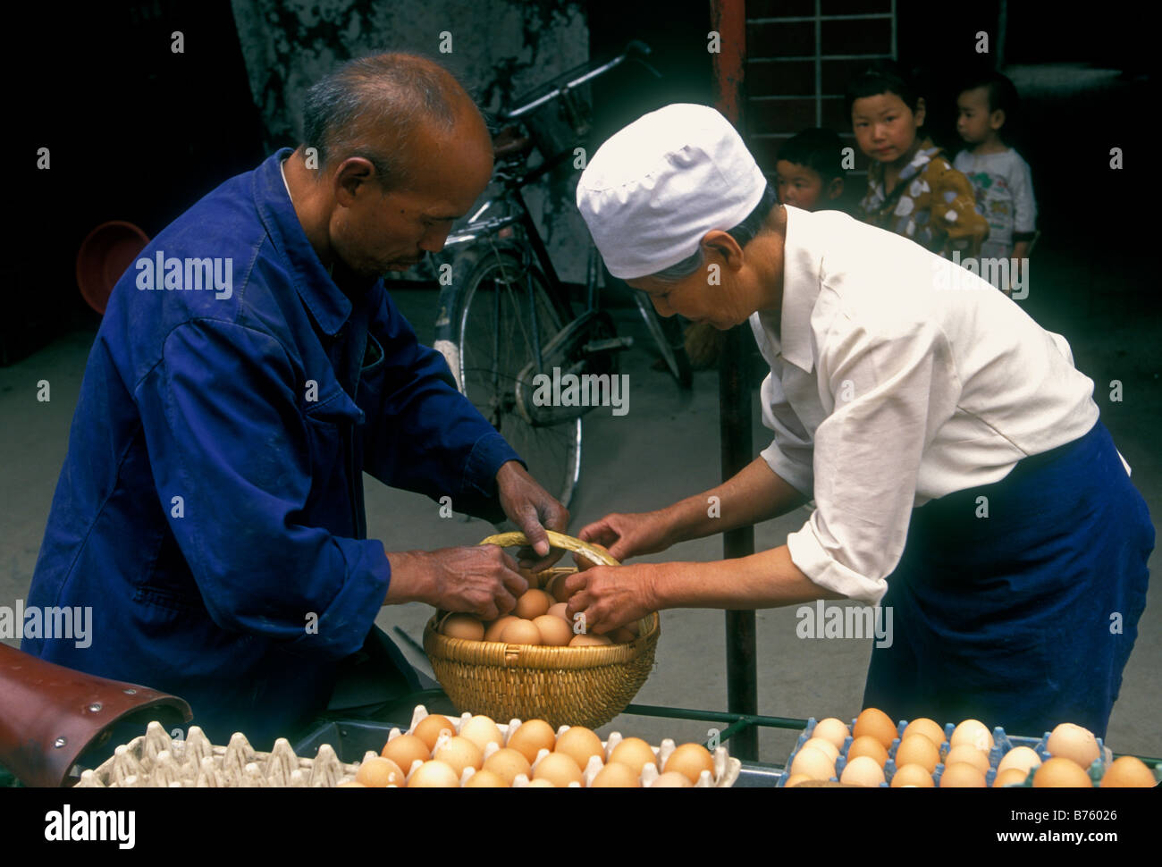 Egg vendor female egg seller female hi-res stock photography and images ...