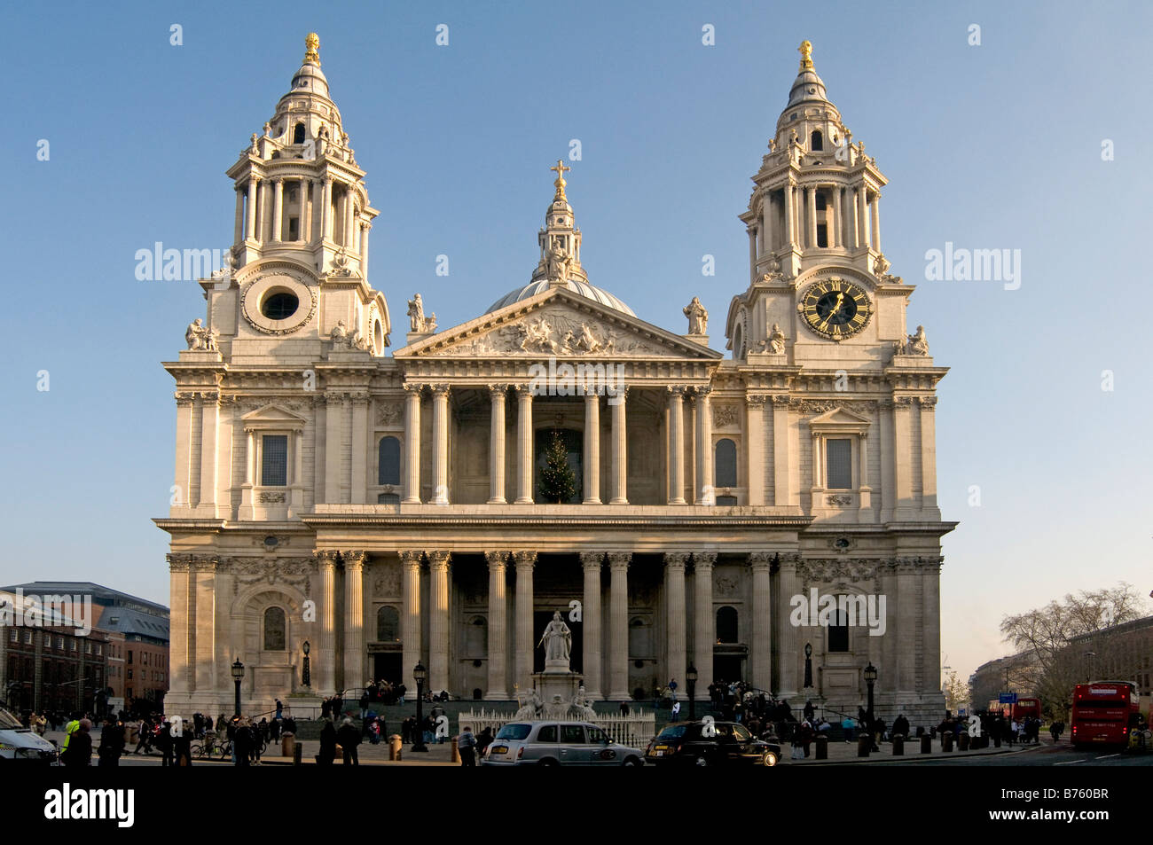 The Great West Door, St Paul's Cathedral, Ludgate Hill, City of London ...