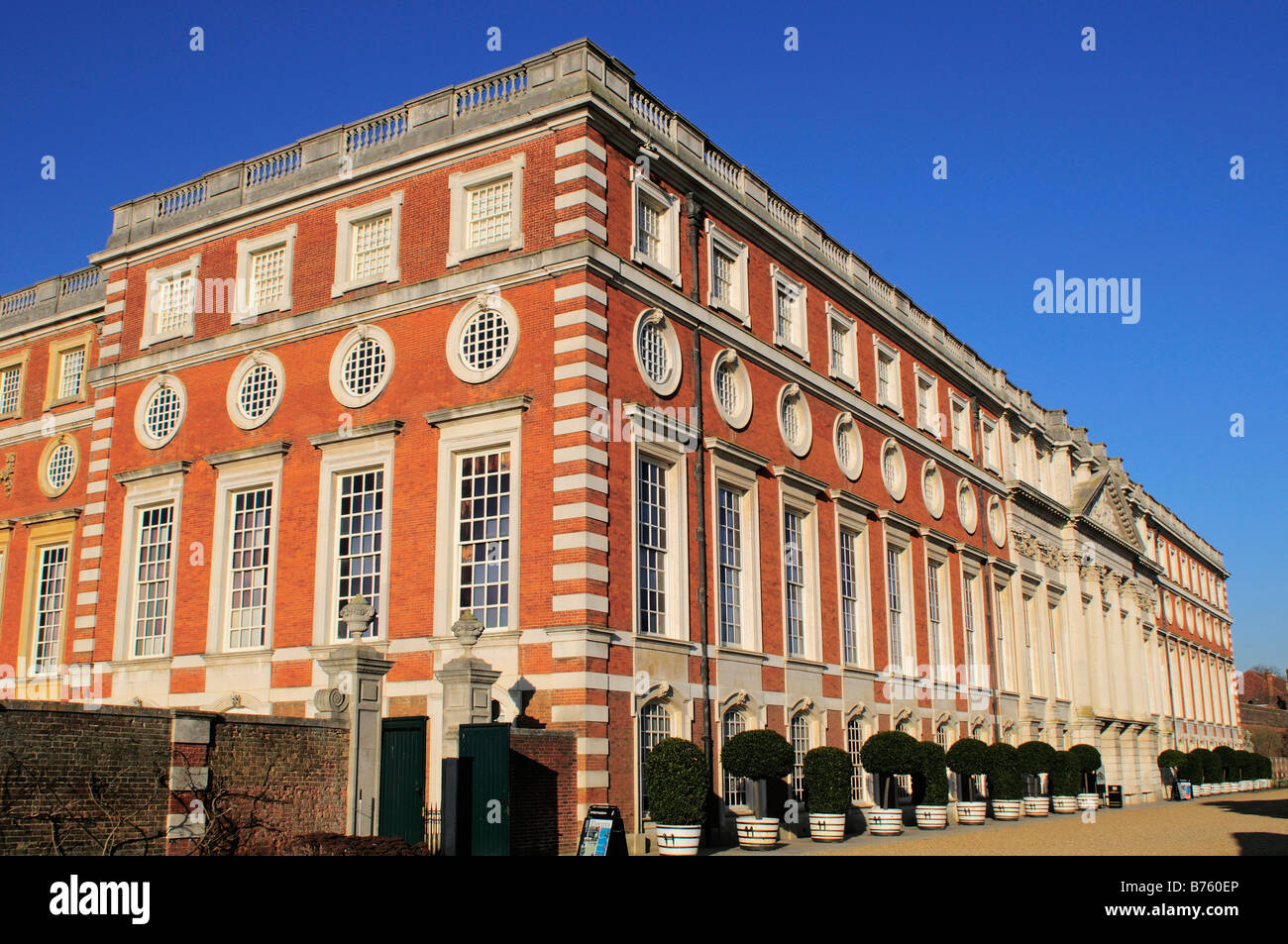 Surrey england architecture hi-res stock photography and images - Alamy
