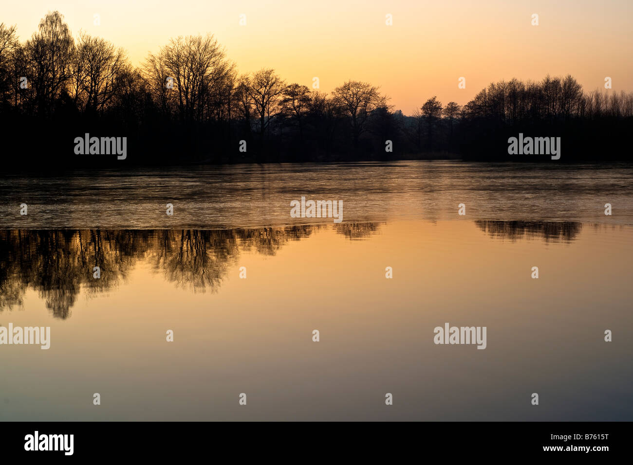 Iced lake hi-res stock photography and images - Alamy