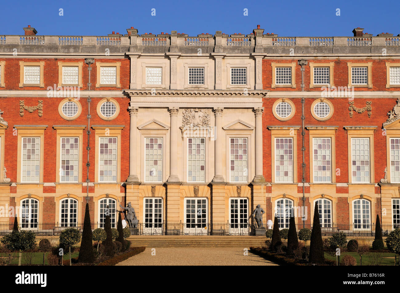 Privy garden at hampton court palace hi-res stock photography and ...