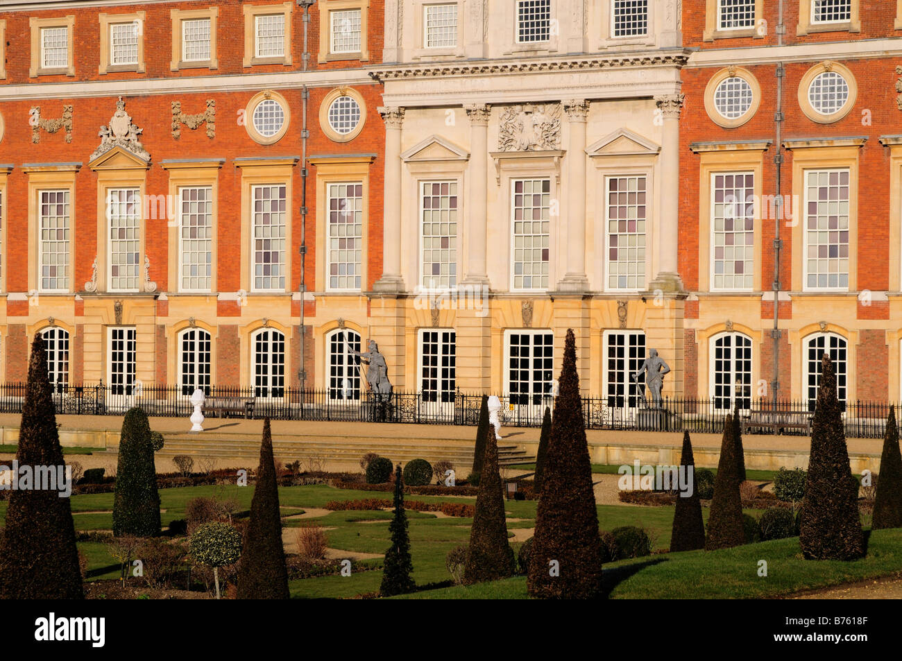 The Privy garden and the Hampton Court Palace Surrey Stock Photo - Alamy