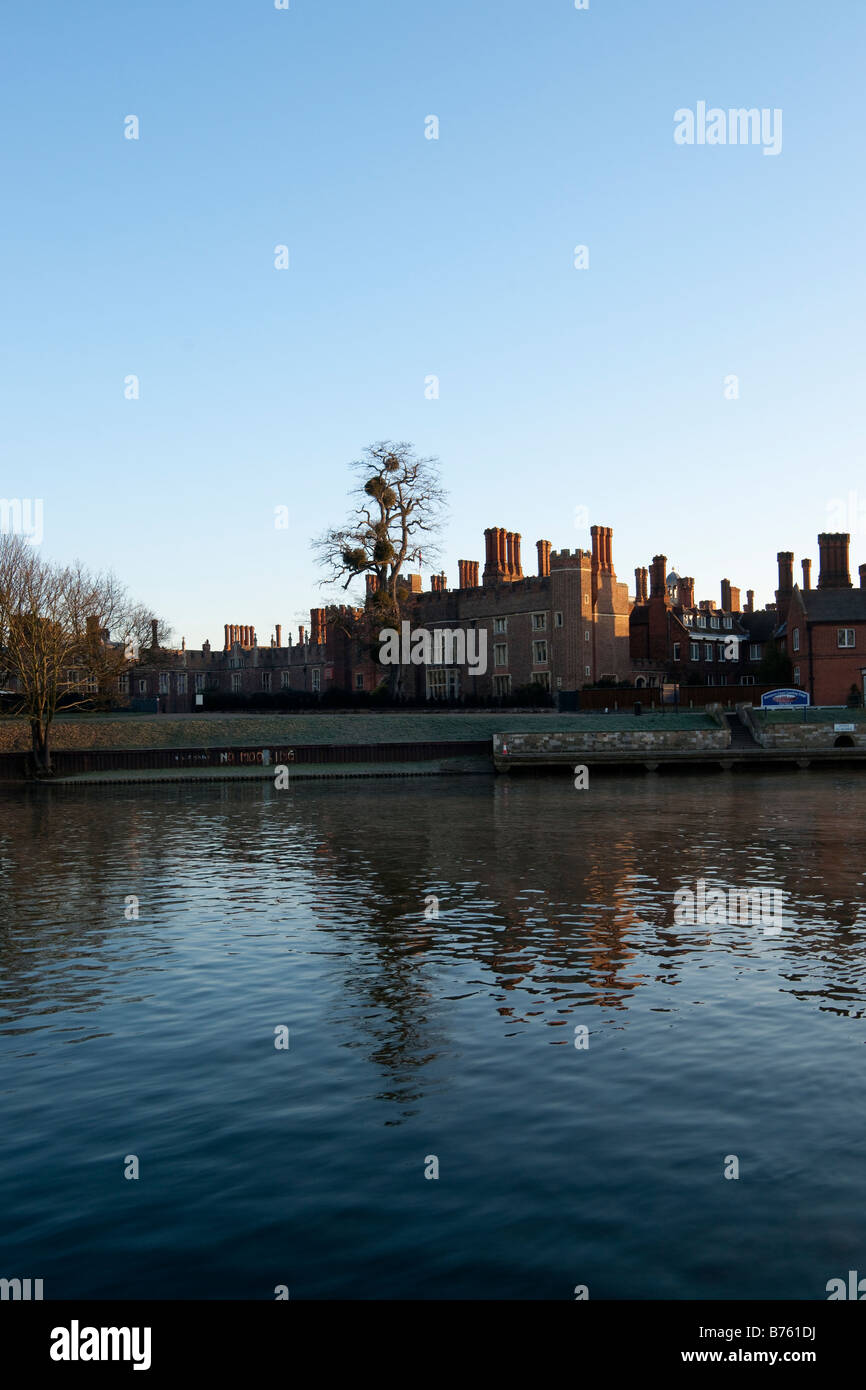 Hampton court river view hi-res stock photography and images - Alamy
