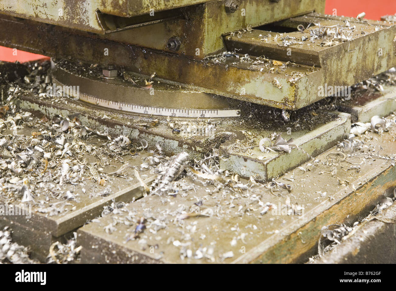 Cutting up scrap metal hi-res stock photography and images - Alamy