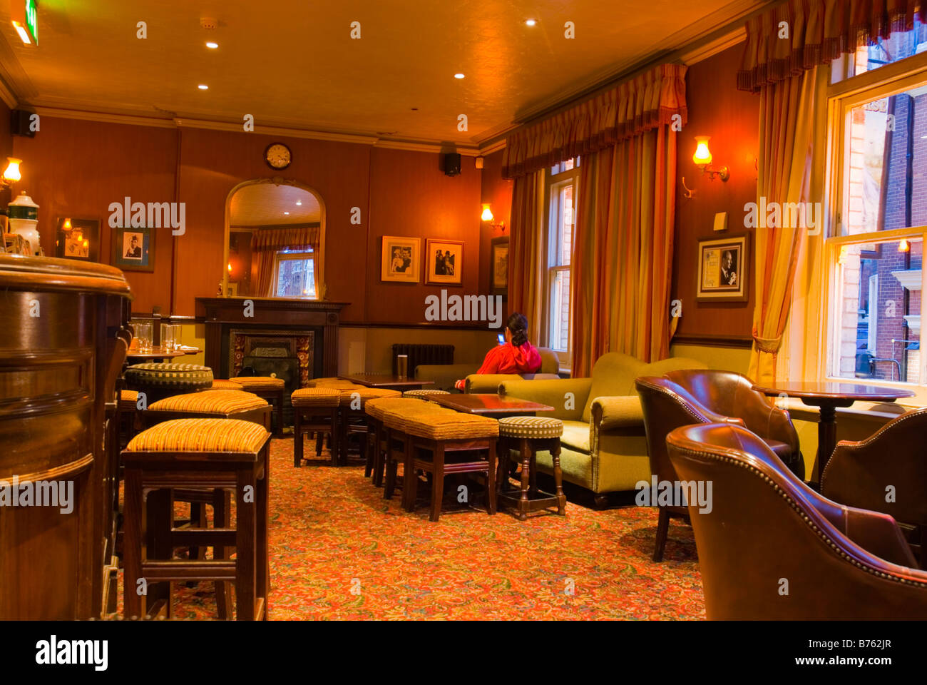 Pub uk interior hi-res stock photography and images - Alamy