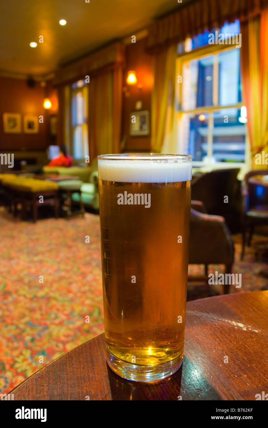 Pint of bitter hi-res stock photography and images - Alamy