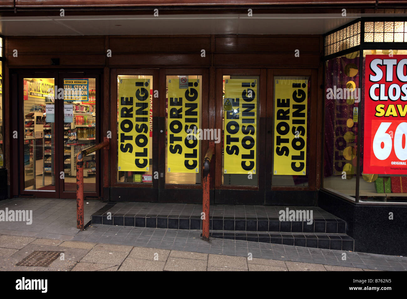 Store Closing Down Posters Stock Photos & Store Closing Down Posters ...