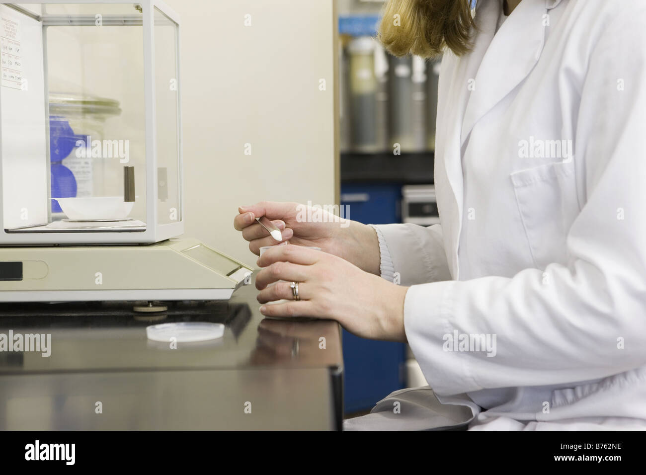 Experiment lab weighing hi-res stock photography and images - Alamy