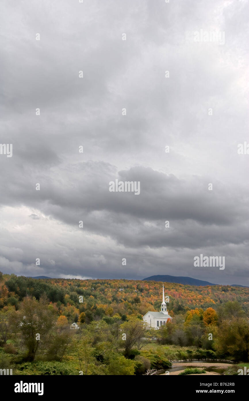 White church autumn foliage hi-res stock photography and images - Alamy