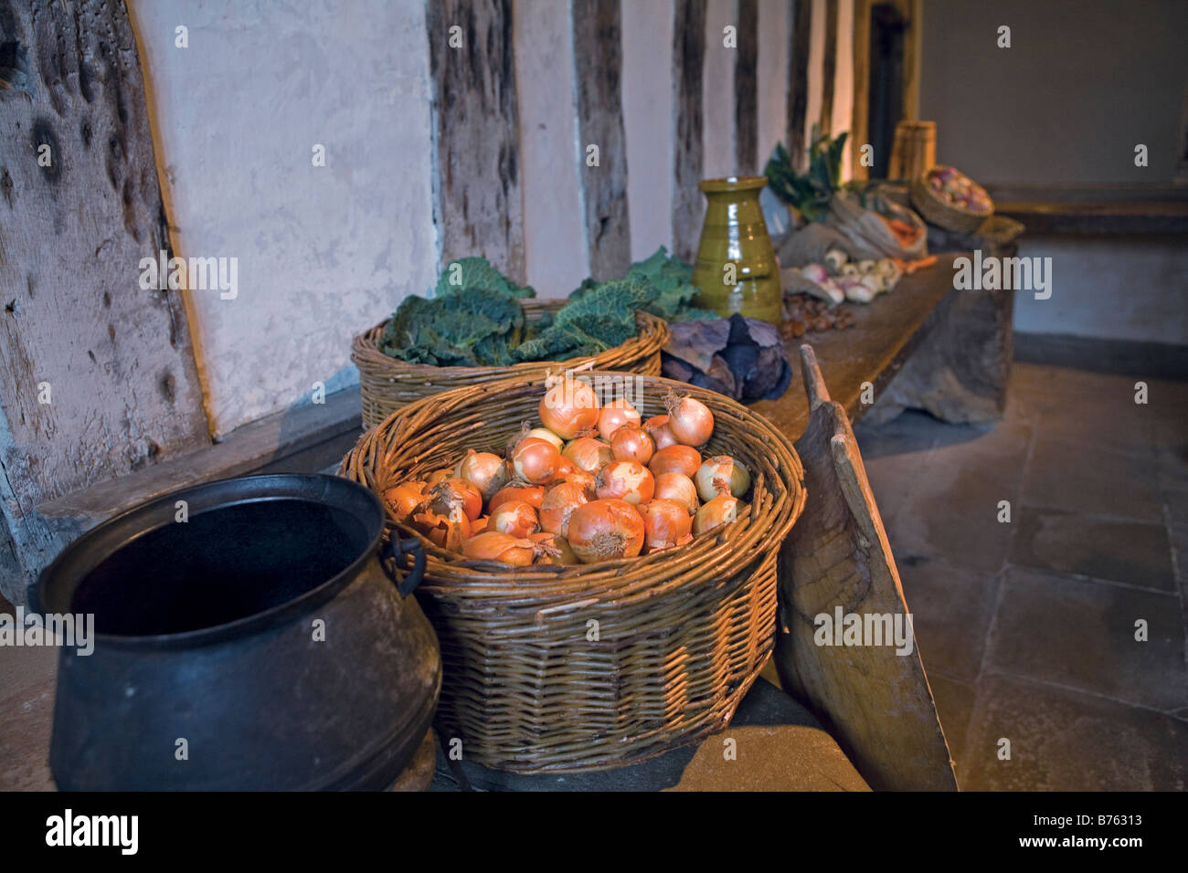 Tudor kitchen hi-res stock photography and images - Alamy