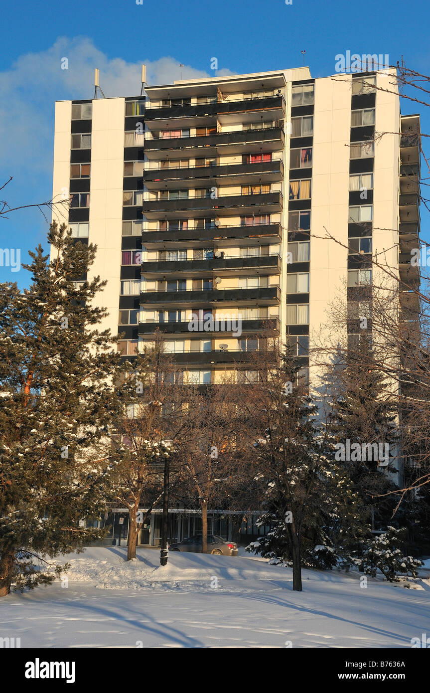 Tall building many stories building hi-res stock photography and images ...