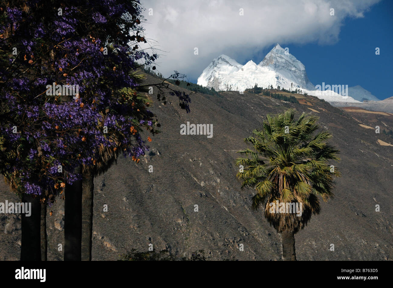 Caraz hi-res stock photography and images - Alamy