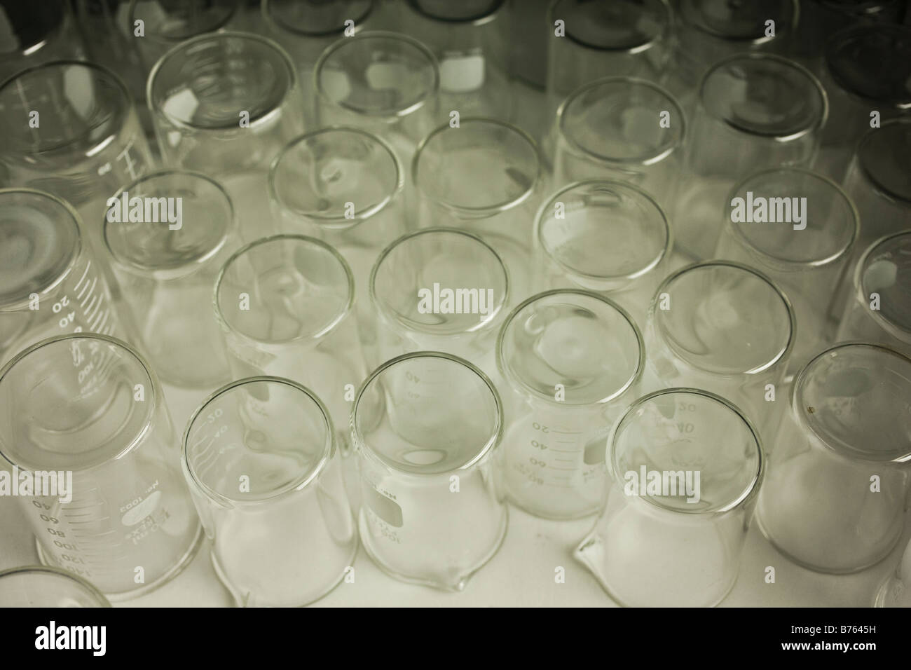 Large beakers hi-res stock photography and images - Alamy