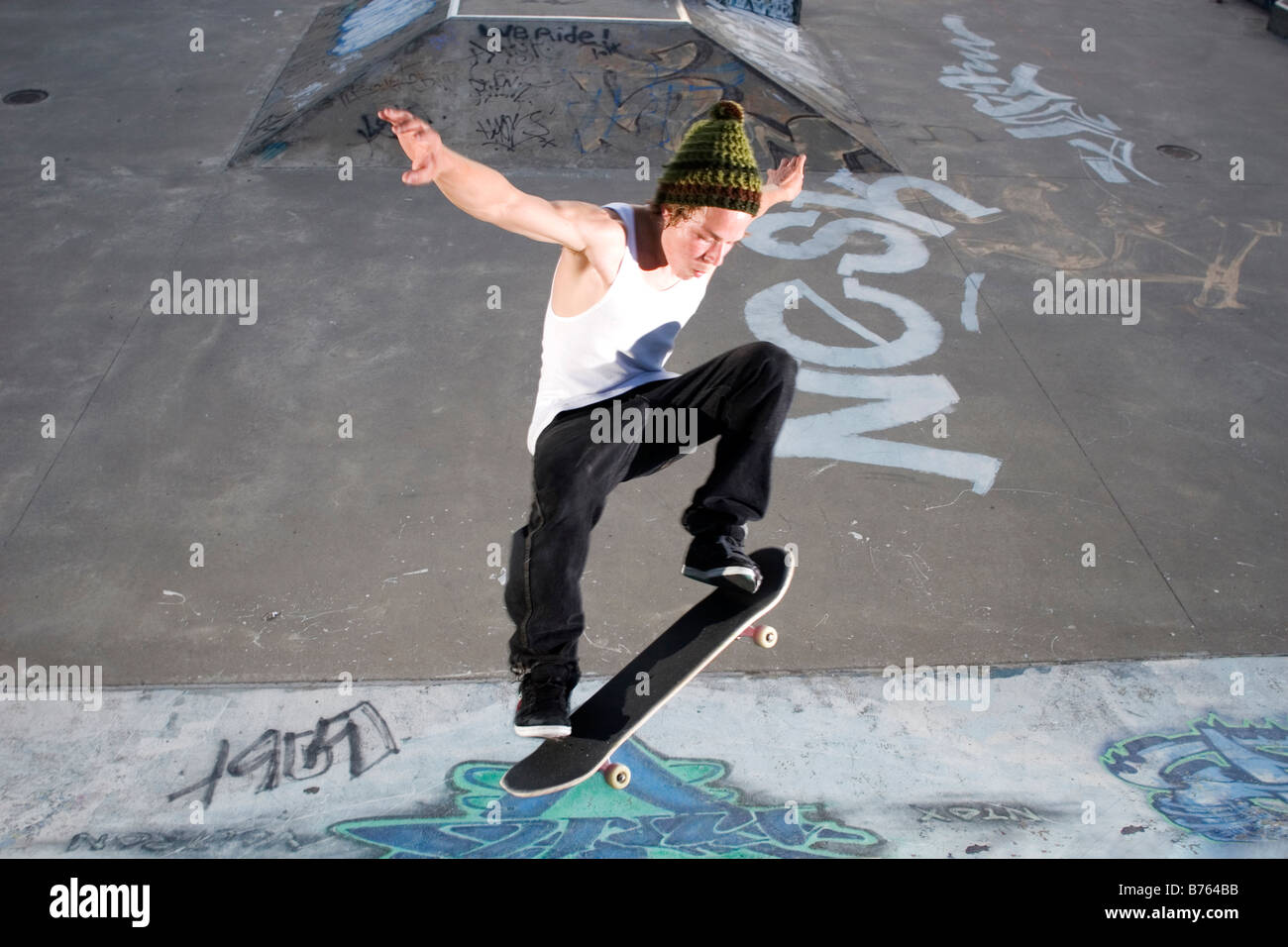 Skateboard Ollie High Resolution Stock Photography and Images - Alamy