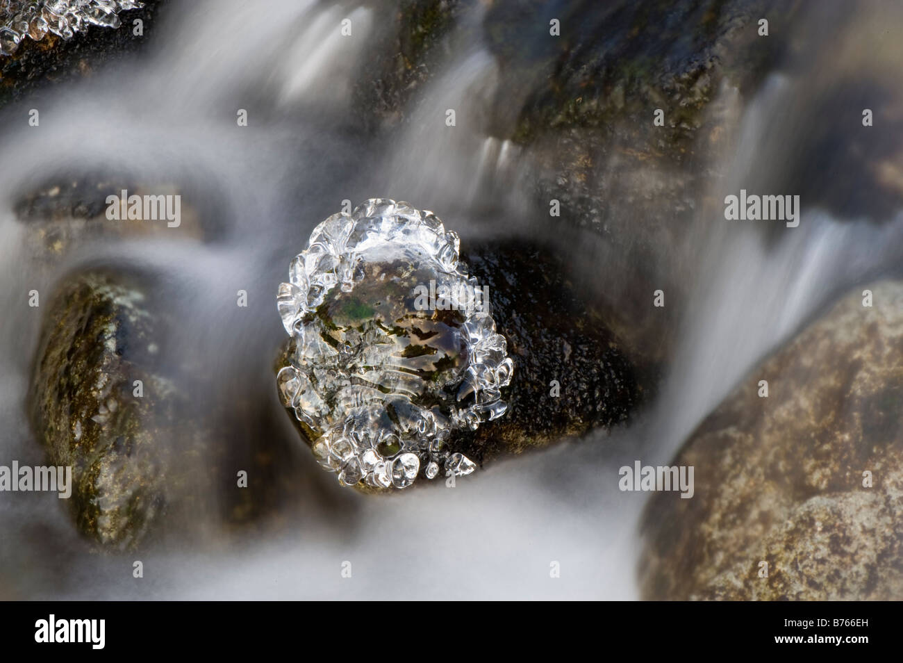 Water flowing past ice hi-res stock photography and images - Alamy