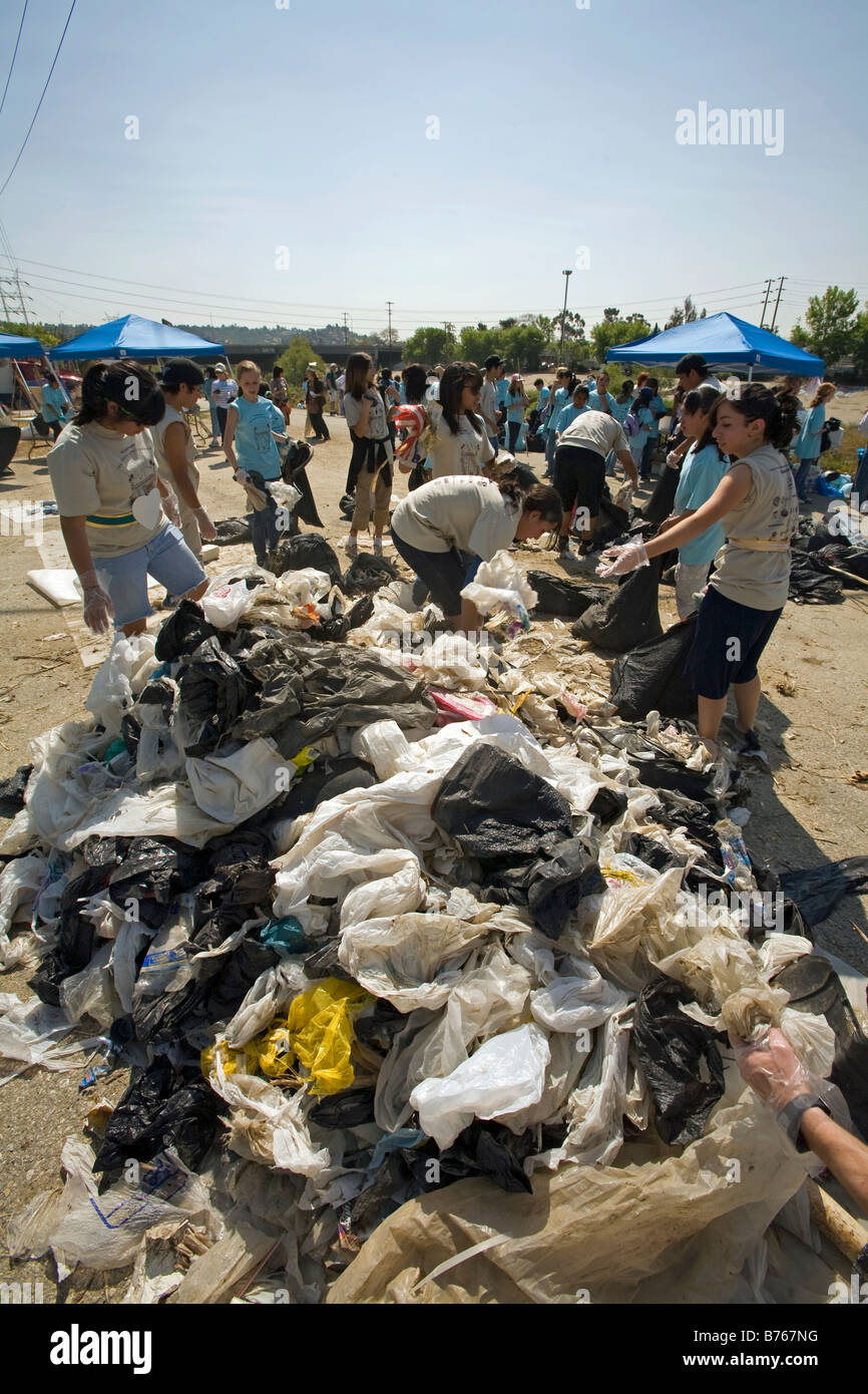 Pick up trash school High Resolution Stock Photography and Images - Alamy