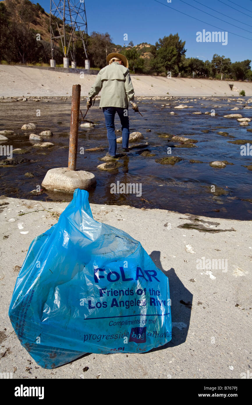 FoLAR's annual "La Gran Limpieza" clean up of the Los Angeles River ...