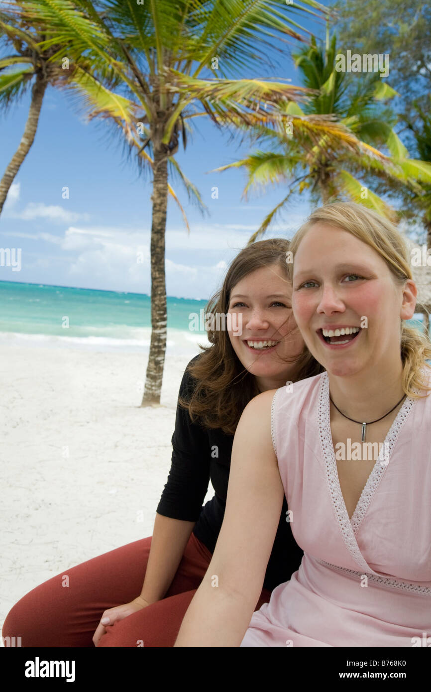 friends laughing on the beach Stock Photo - Alamy