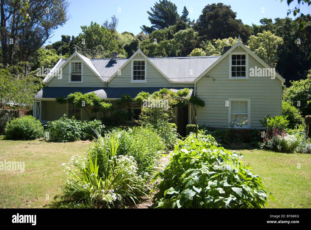 Old colonial homestead, Pigeon Bay, Banks Peninsula, Canterbury, New ...