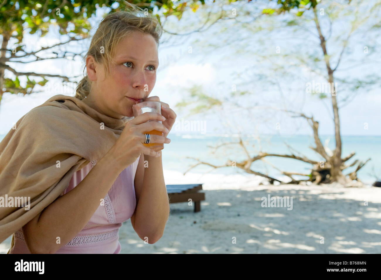 Sommer cocktailparty hi-res stock photography and images - Alamy