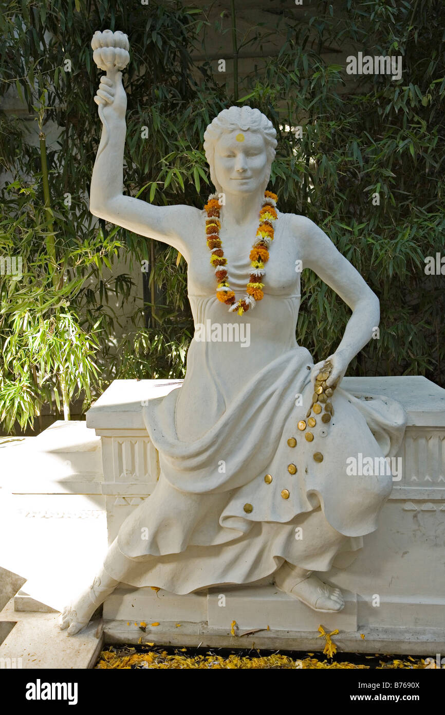 Prosperity symbol hi-res stock photography and images - Alamy