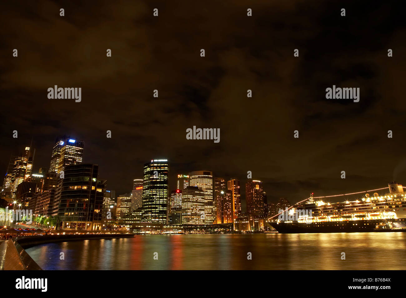Night view of Sydney Harbour, Australia Stock Photo - Alamy