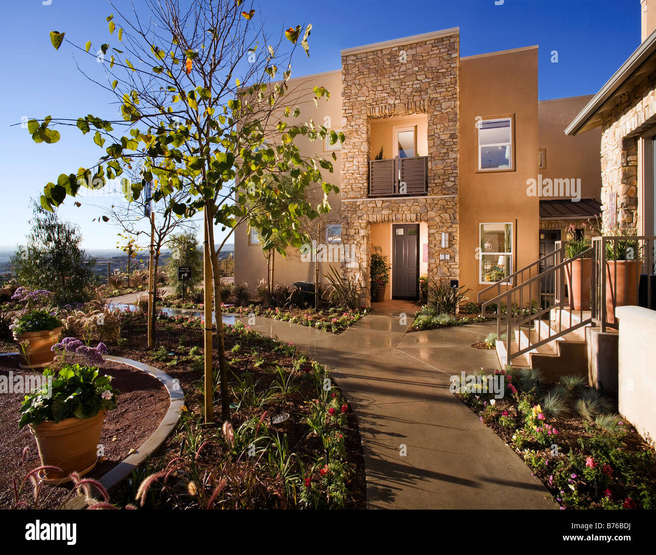 Condo Building Exterior High Resolution Stock Photography and Images ...