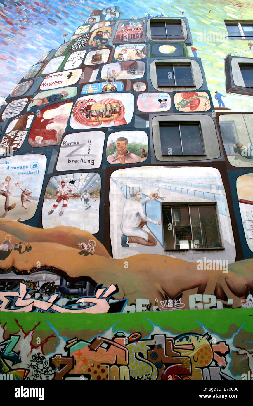 Mural on the side of a Berlin block of flats Stock Photo - Alamy