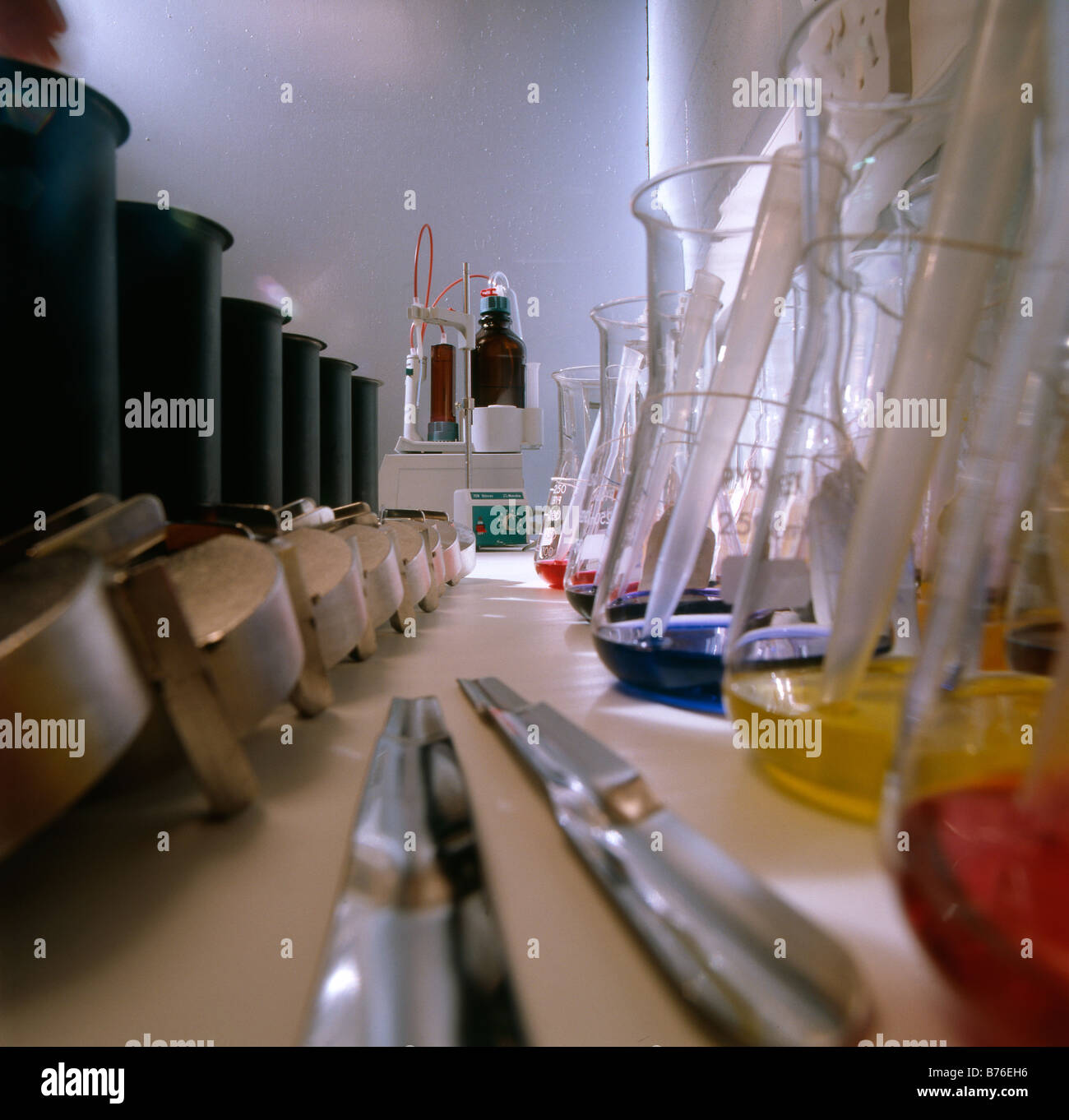 science lab table top Stock Photo - Alamy