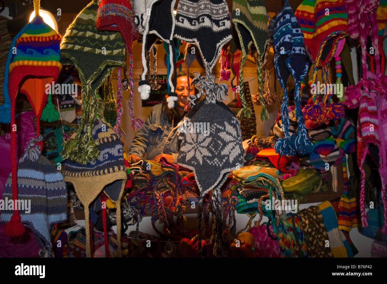 Christmas street market hi-res stock photography and images - Alamy