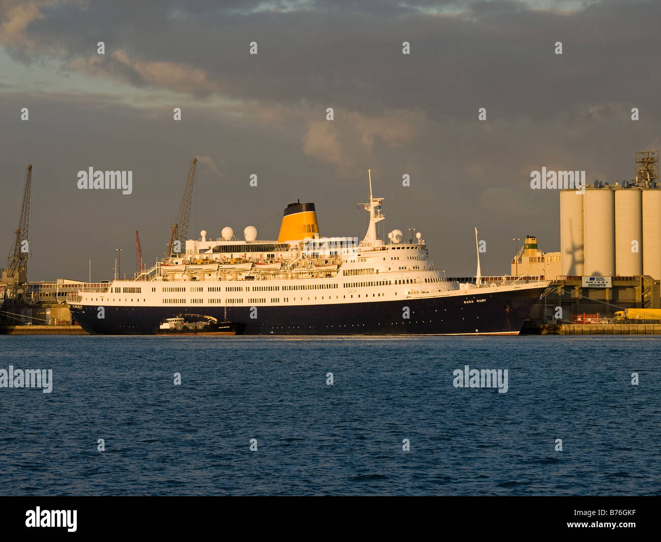 Ruby queen elizabeth hi-res stock photography and images - Alamy