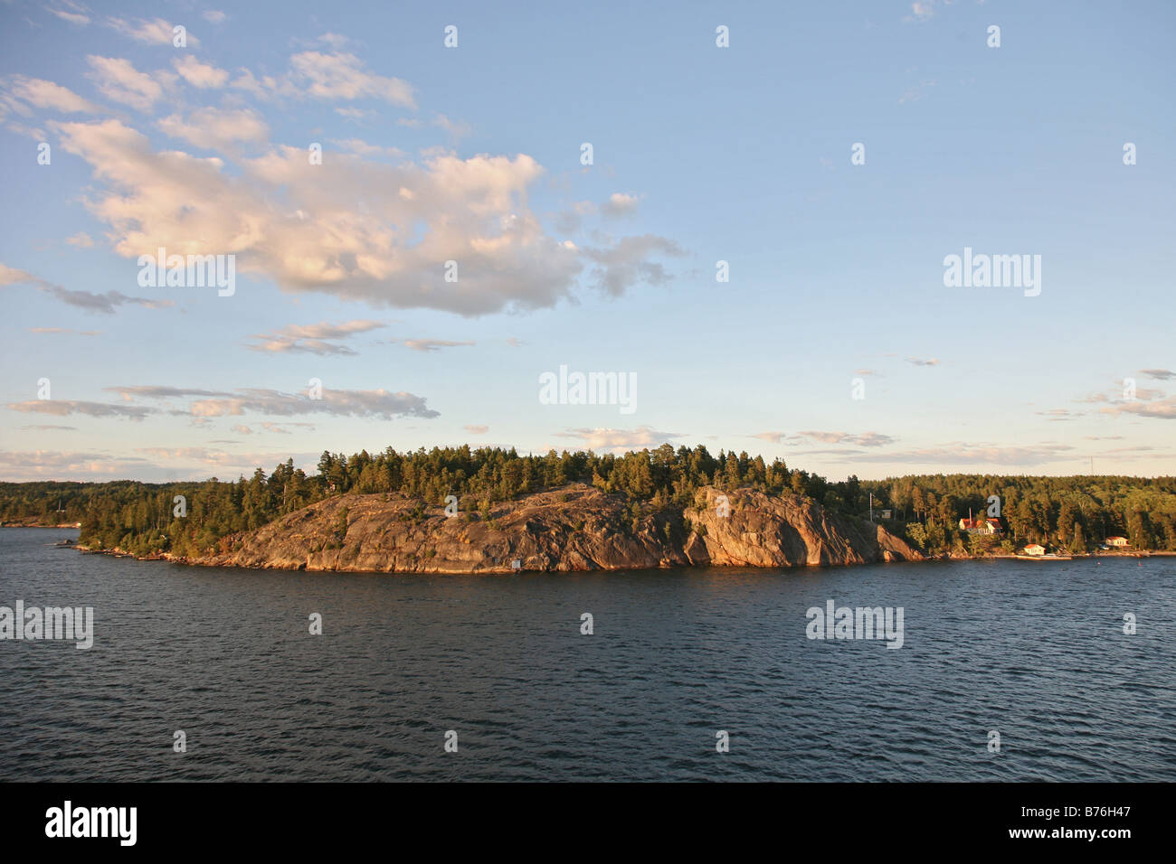 Cliff skerry hi-res stock photography and images - Alamy