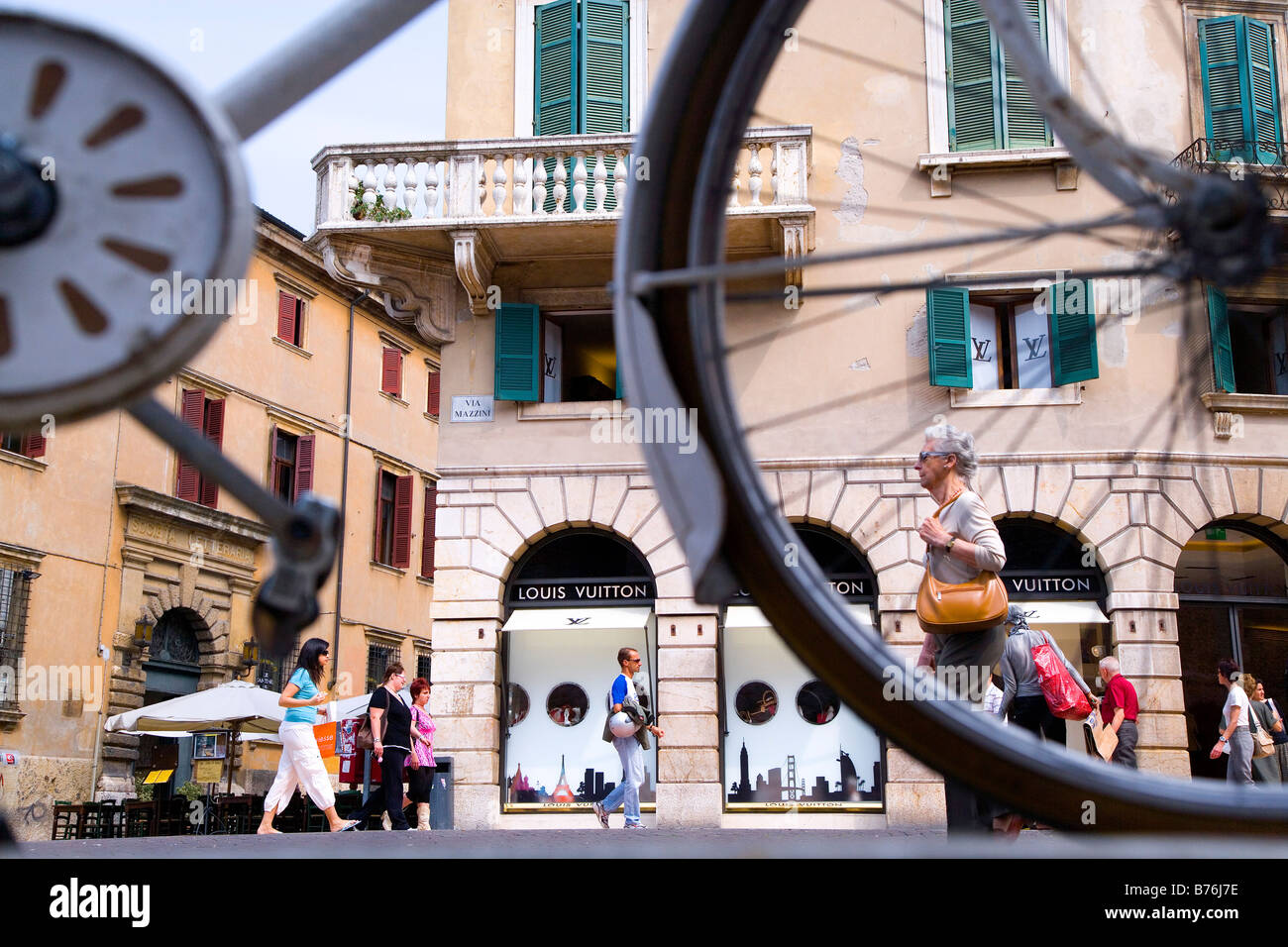 Via Mazzini, Piazza Bra, Verona, Veneto, Italy Stock Photo - Alamy