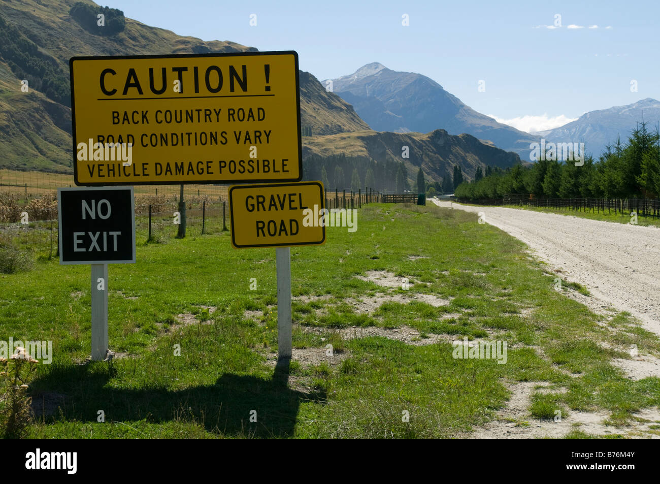Country road sign hi-res stock photography and images - Alamy