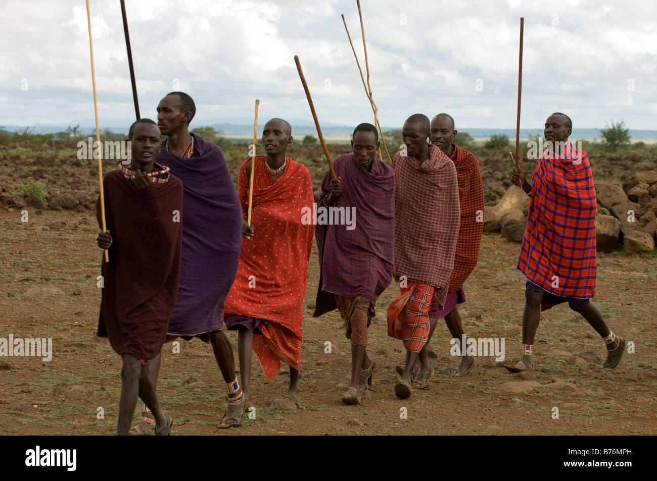 Masai dance kenya hi-res stock photography and images - Alamy