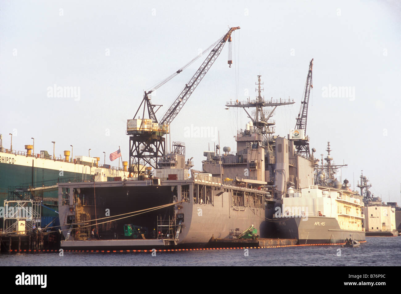 Norfolk naval shipyard hi-res stock photography and images - Alamy