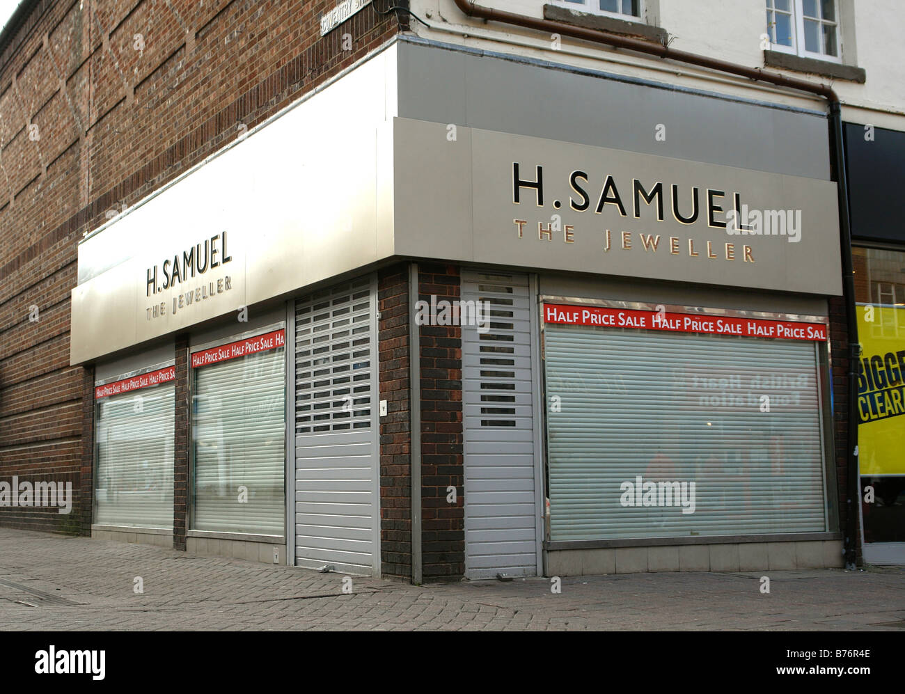 H samuel jewellery store hi-res stock photography and images - Alamy