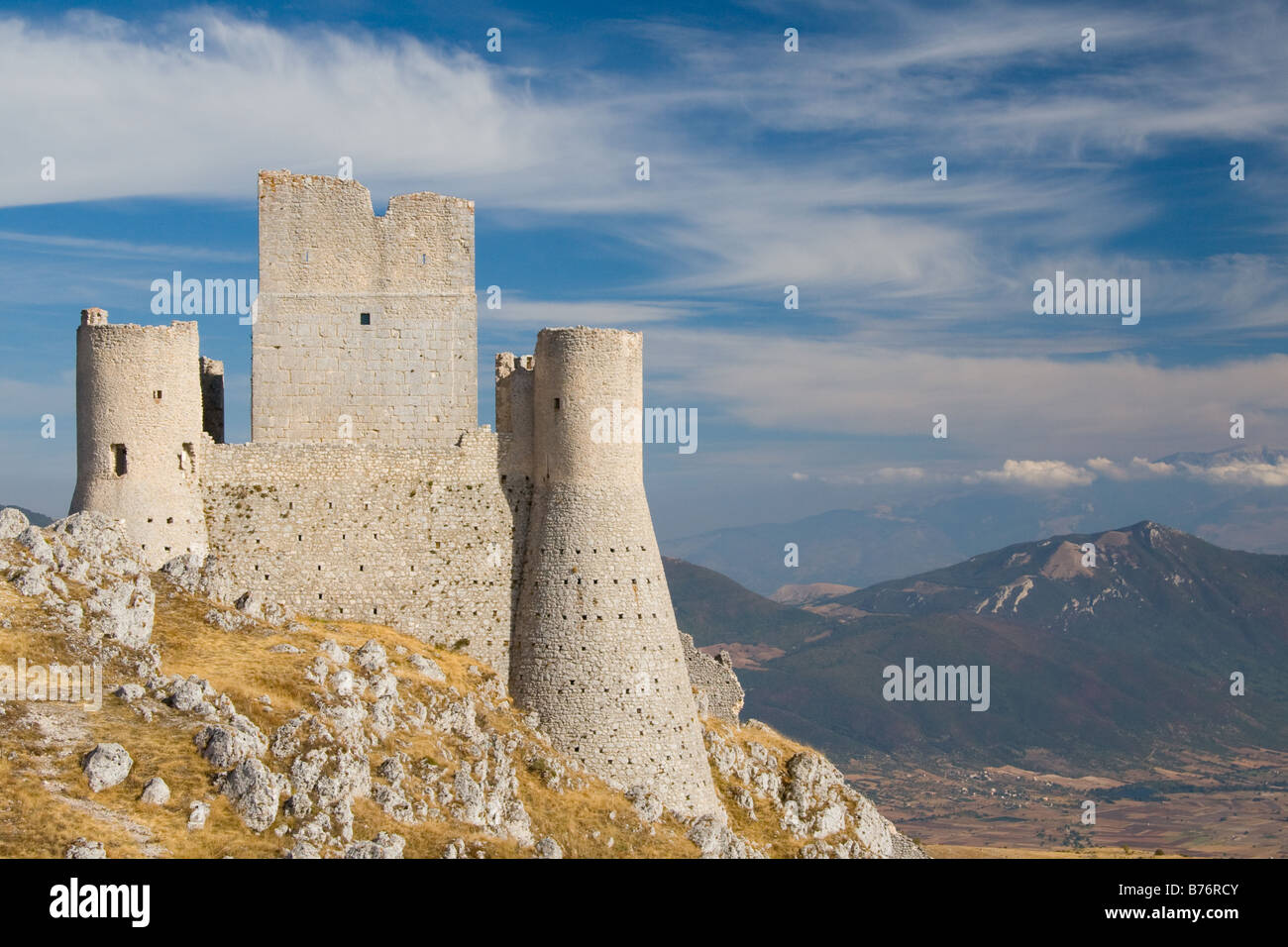 Castello di rocca calascio hi-res stock photography and images - Alamy