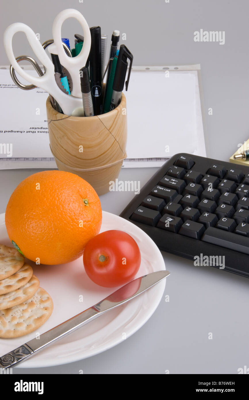 Lunchtime desk hi-res stock photography and images - Alamy