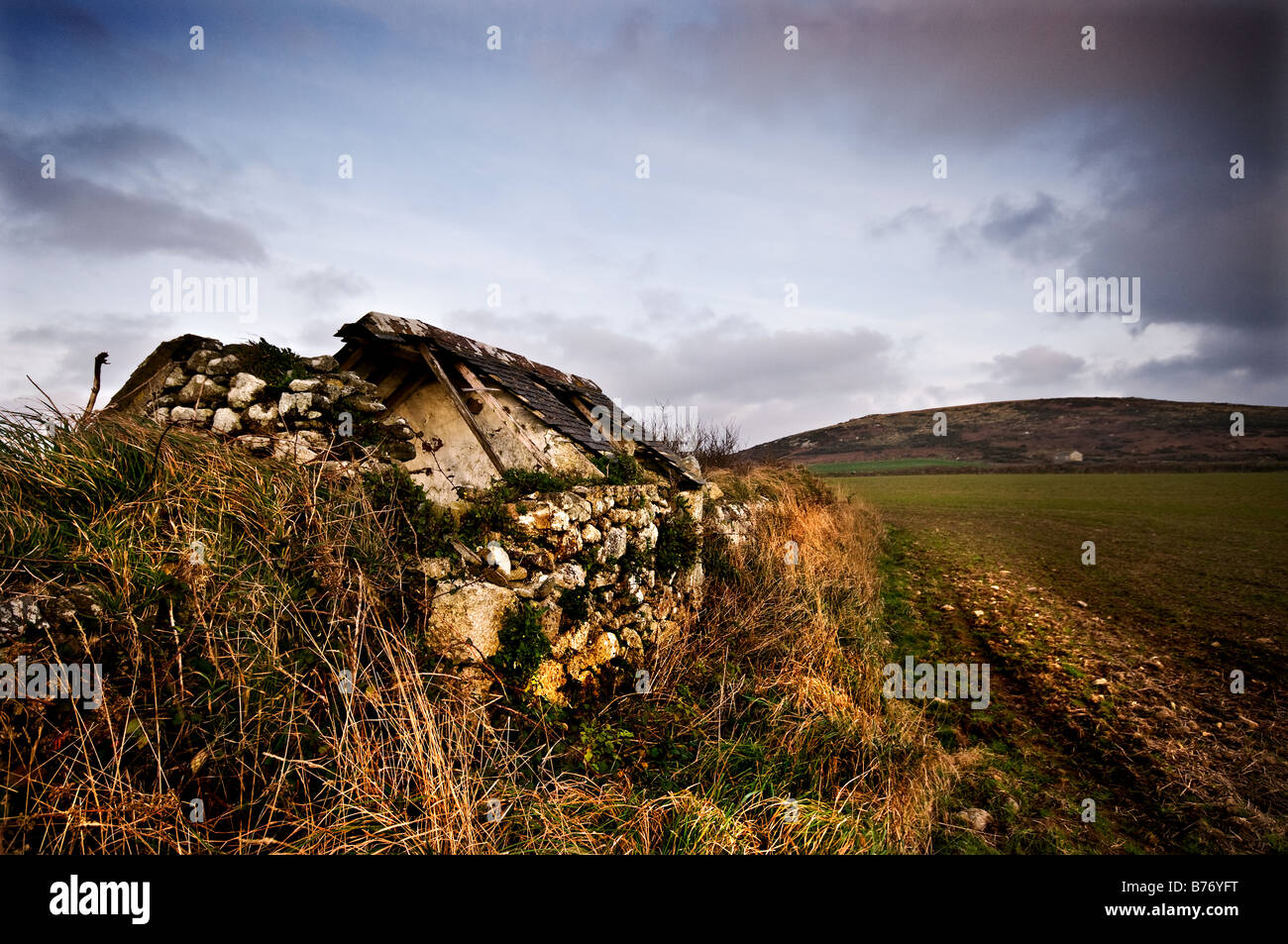 A ruined building in the countryside Stock Photo - Alamy