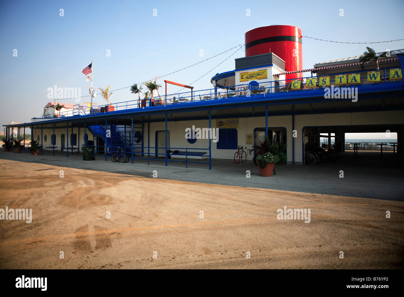CASTAWAYS BAR AND GRILL ON NORTH AVENUE BEACH IN CHICAGO ILLINOIS USA ...