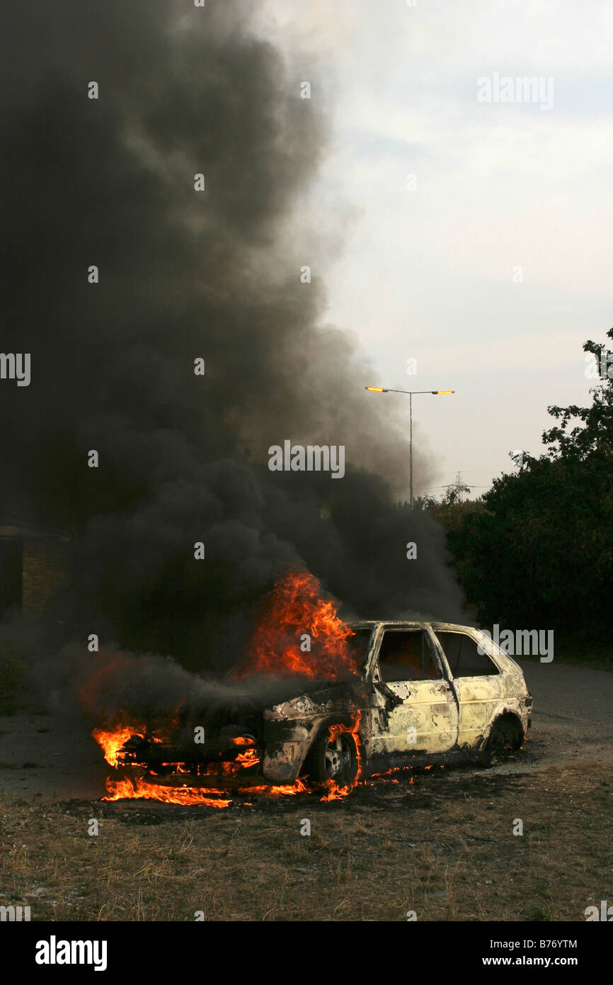 Abandoned car on fire Stock Photo - Alamy
